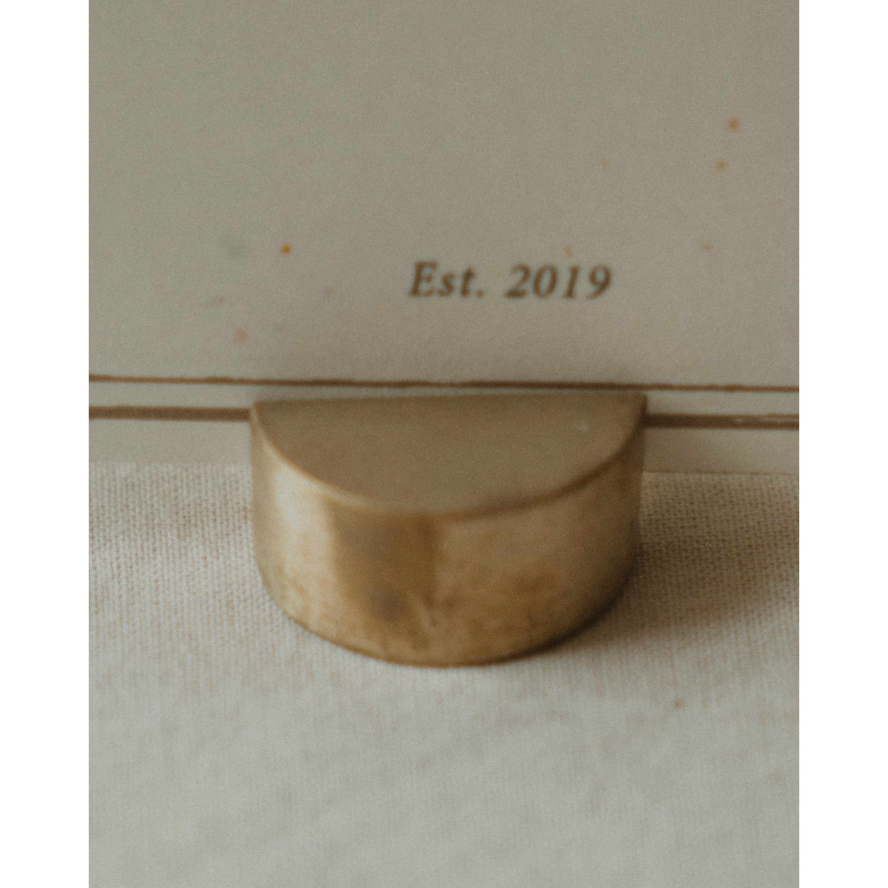 Brass Card Stand Round – Softly Studio